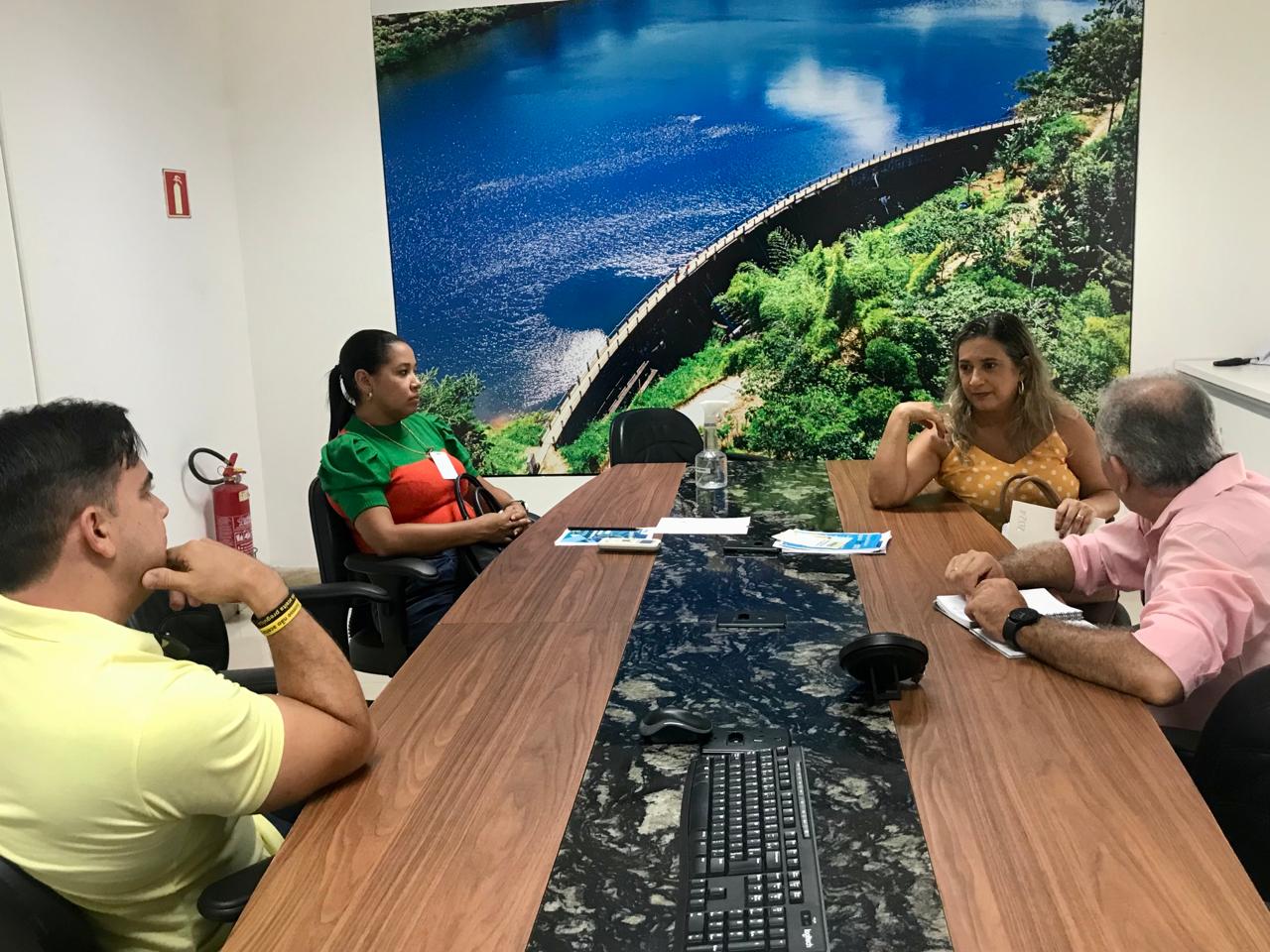 Moana Meira cobra da Embasa melhorias no abastecimento de água no SanVille